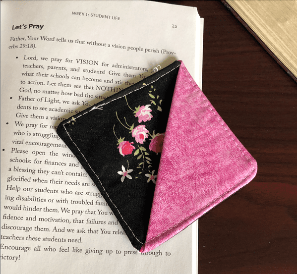 Easy corner bookmark 15-minute sewing tutorial - Nana Sews