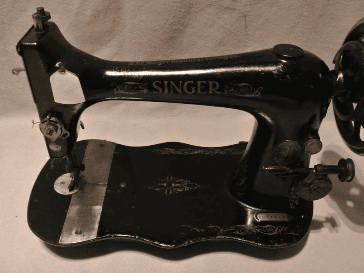 Singer Sewing Machine Models by Year from 1800- Nana Sews