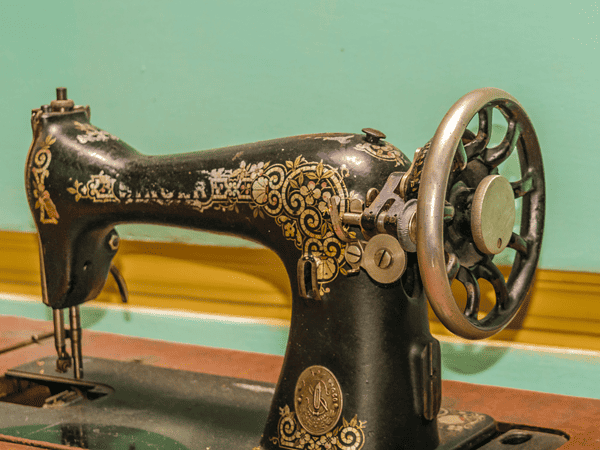 5 Antique Singer Sewing Machine Models: Comprehensive Guide - Nana Sews