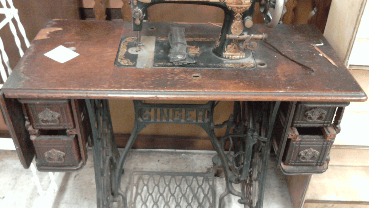 Best Singer Sewing Machine Models: From 1800 to Now - Nana Sews
