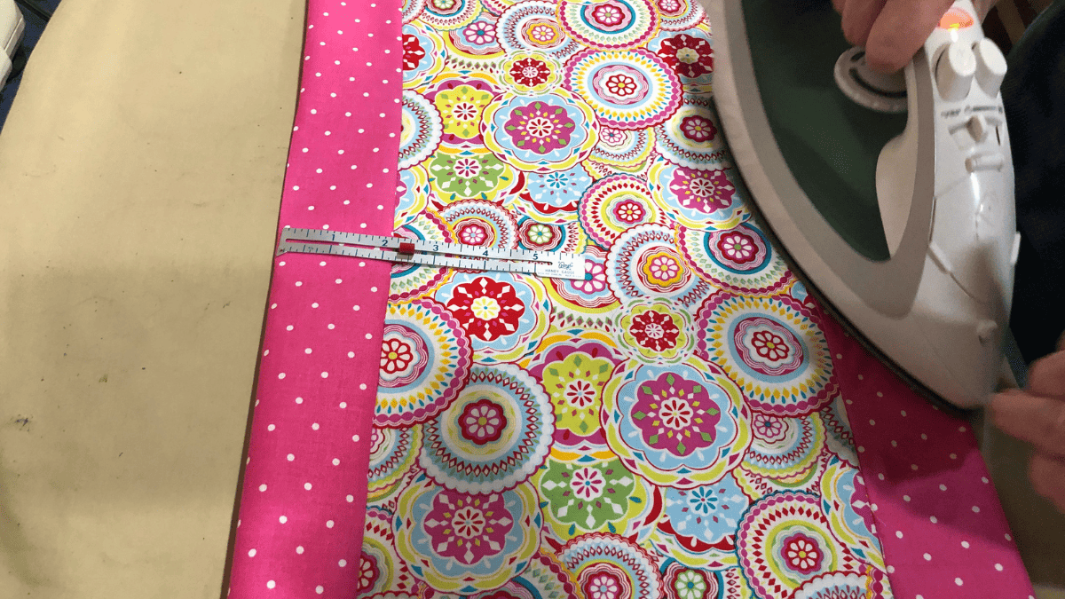 Easy 10 Minute Table Runner For Beginners - Nana Sews